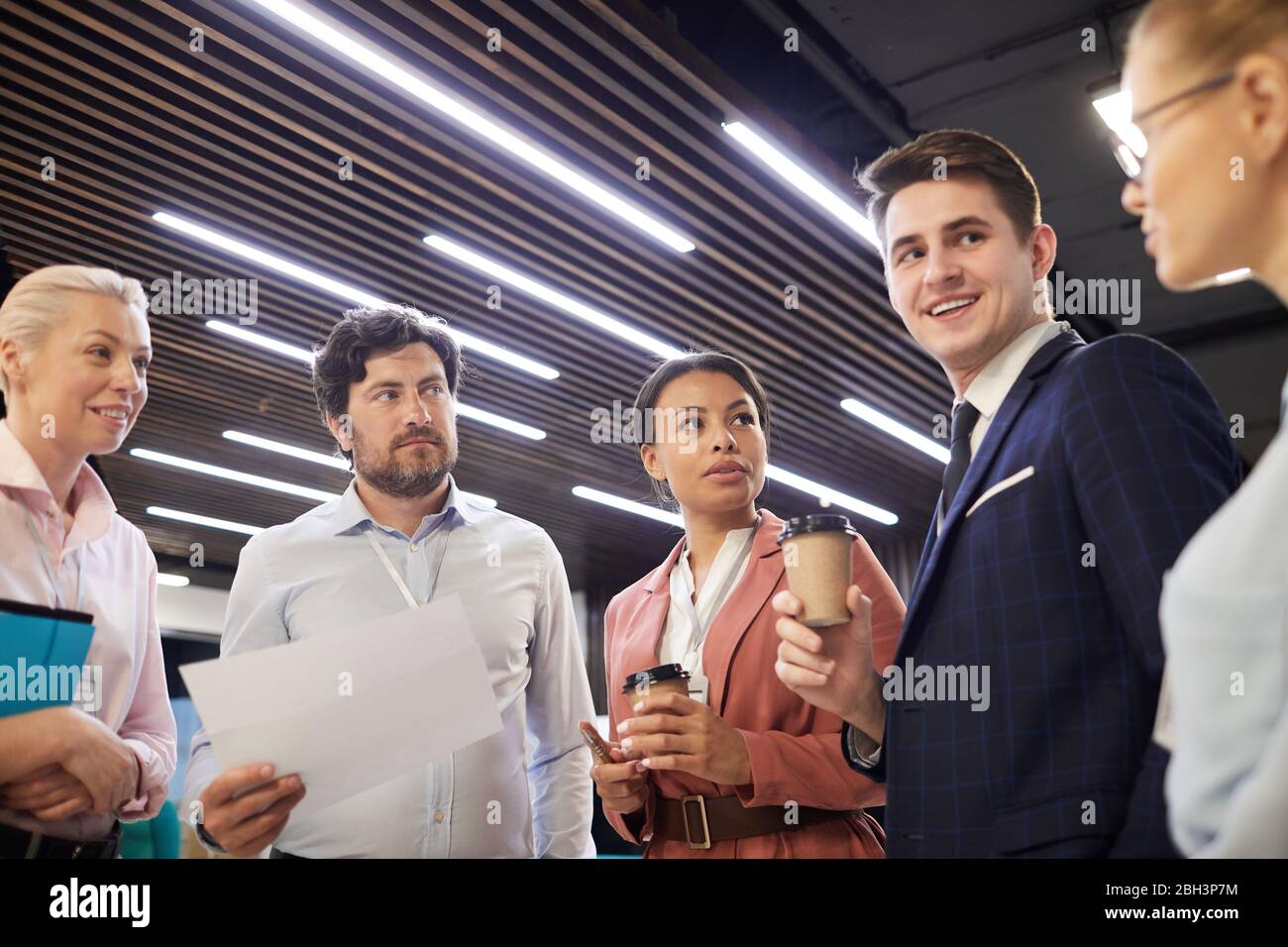 Group business people during break hi-res stock photography and images ...