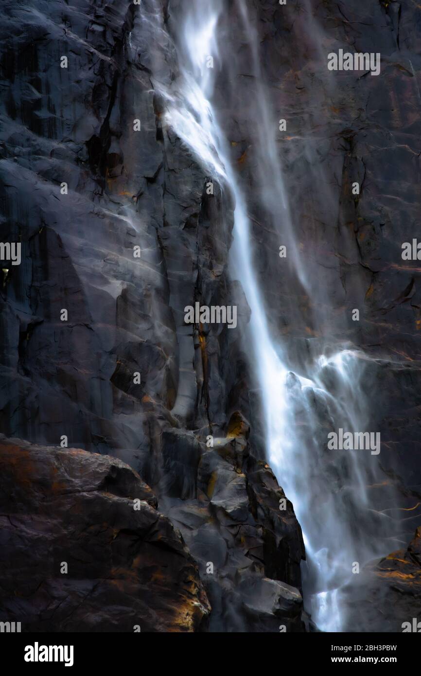 Waterfall backgrounds hi-res stock photography and images - Alamy
