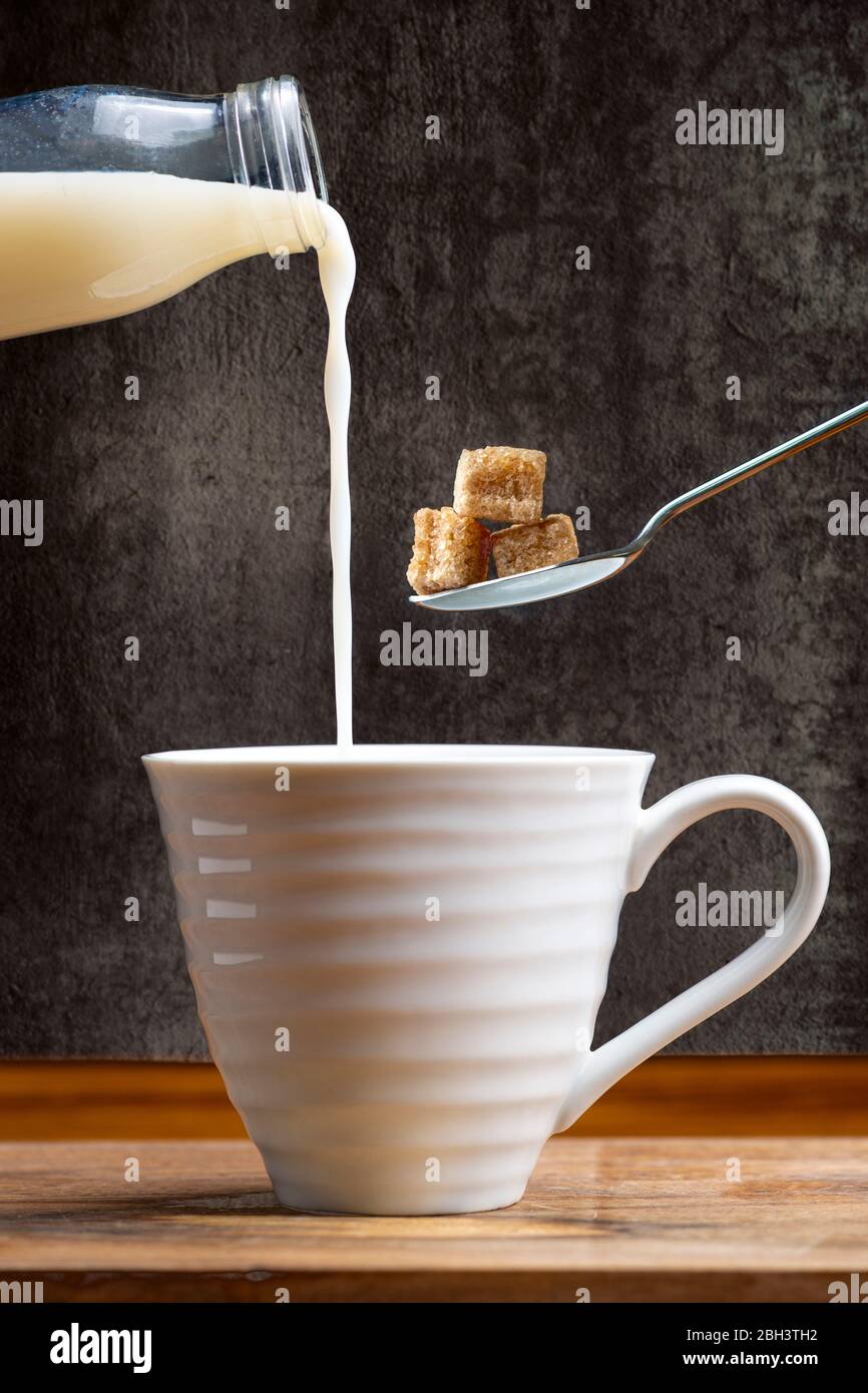White tea cup sugar hi-res stock photography and images - Alamy