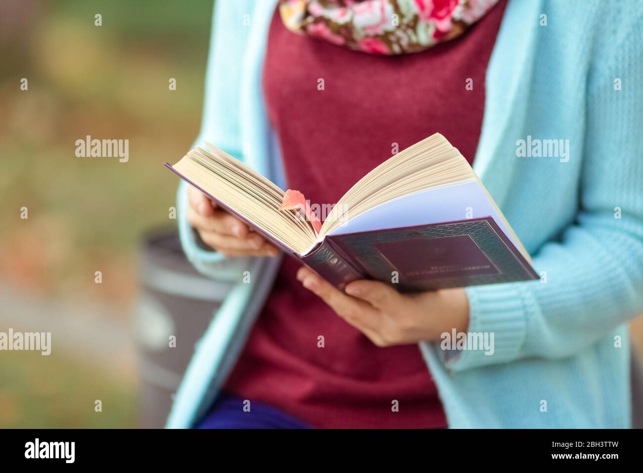 Teen Reading Book Outdoor High Resolution Stock Photography and Images ...