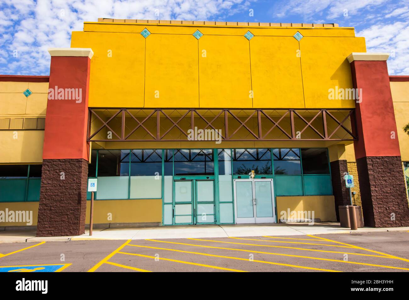 Failed Commercial Retail Store Front Stock Photo - Alamy