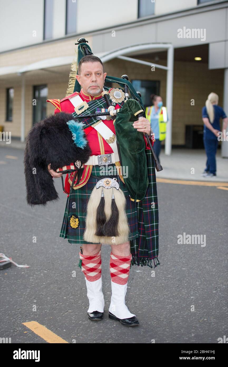 Scottish piper wearing kilt and military dress uniform hi-res stock ...