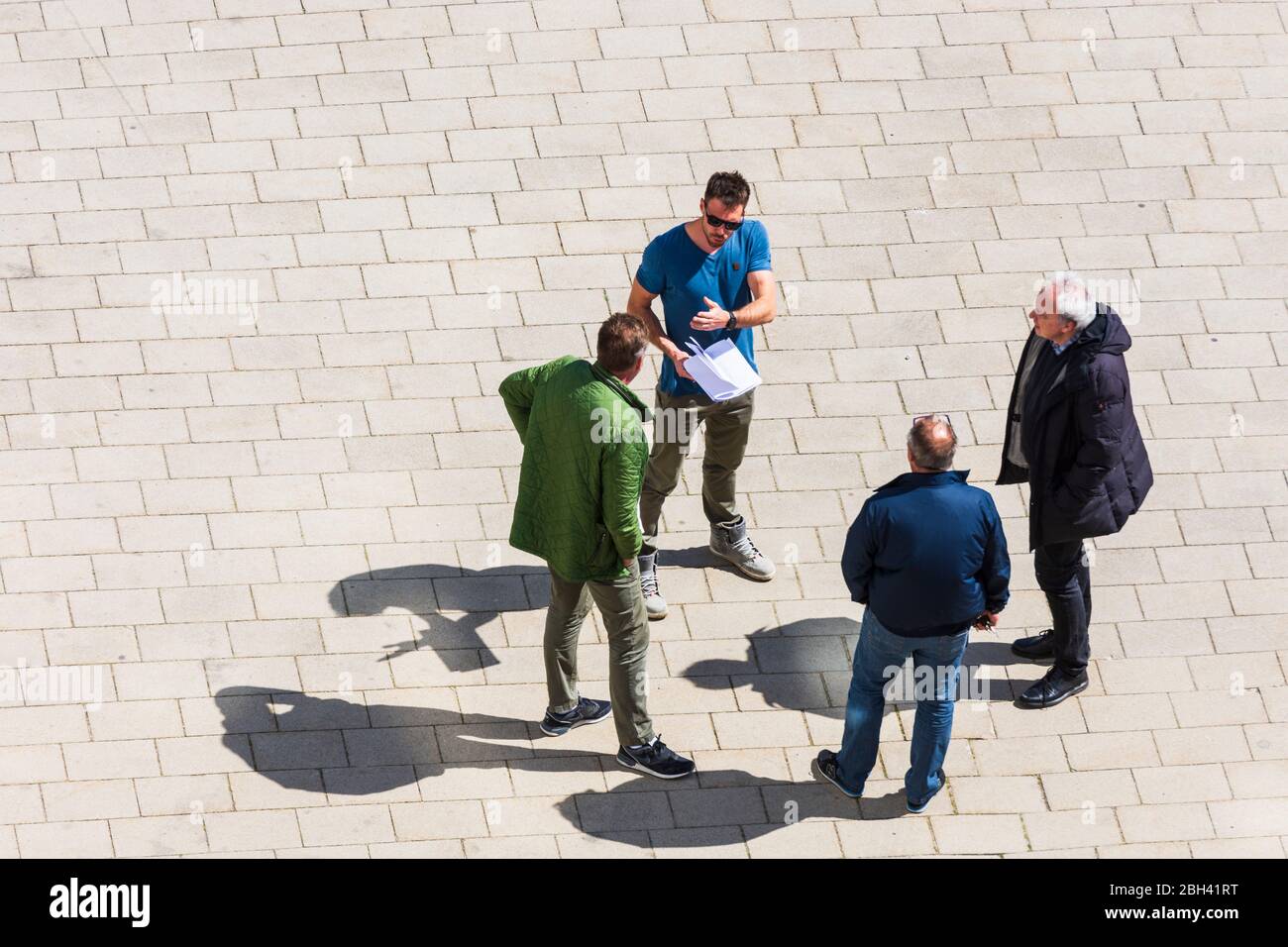 Meeting in the shadow hi-res stock photography and images - Alamy