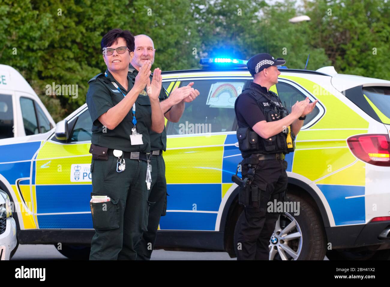 Police officers clapping hi-res stock photography and images - Alamy