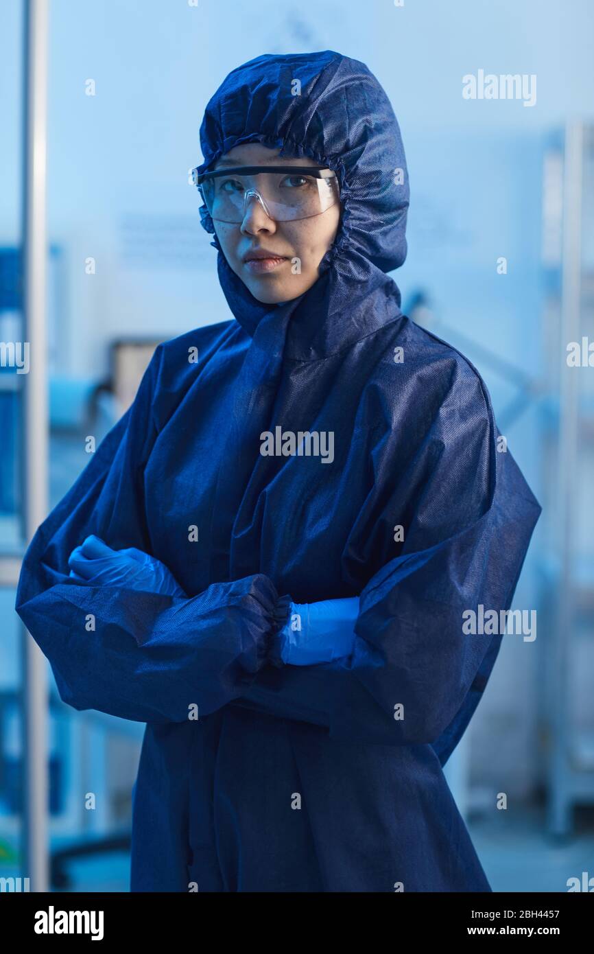 Asian blue scrubs hi-res stock photography and images - Alamy