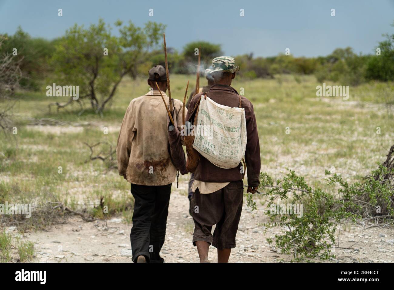 San hunter gatherers hi-res stock photography and images - Alamy