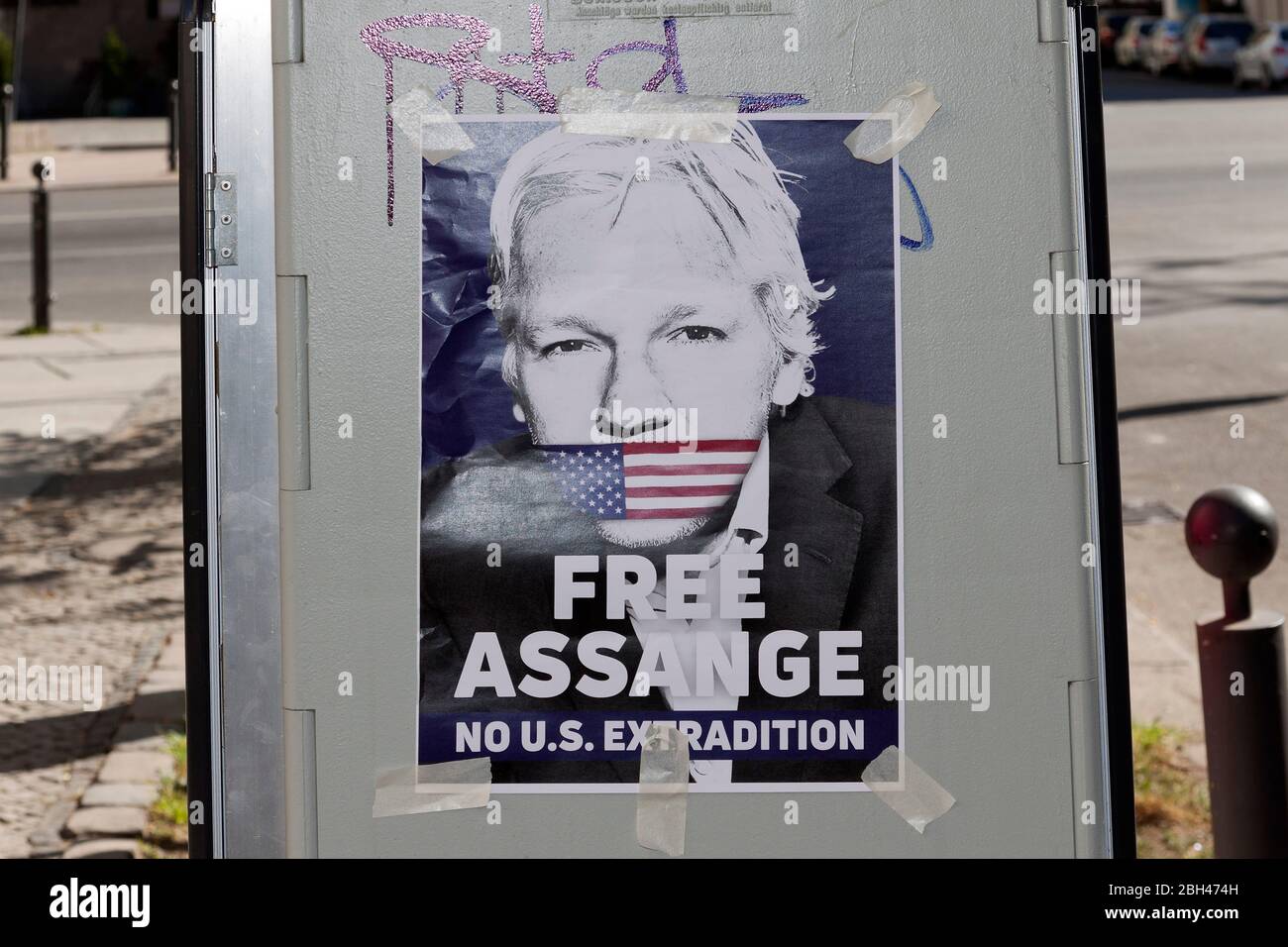 Free assange posters hi-res stock photography and images - Alamy