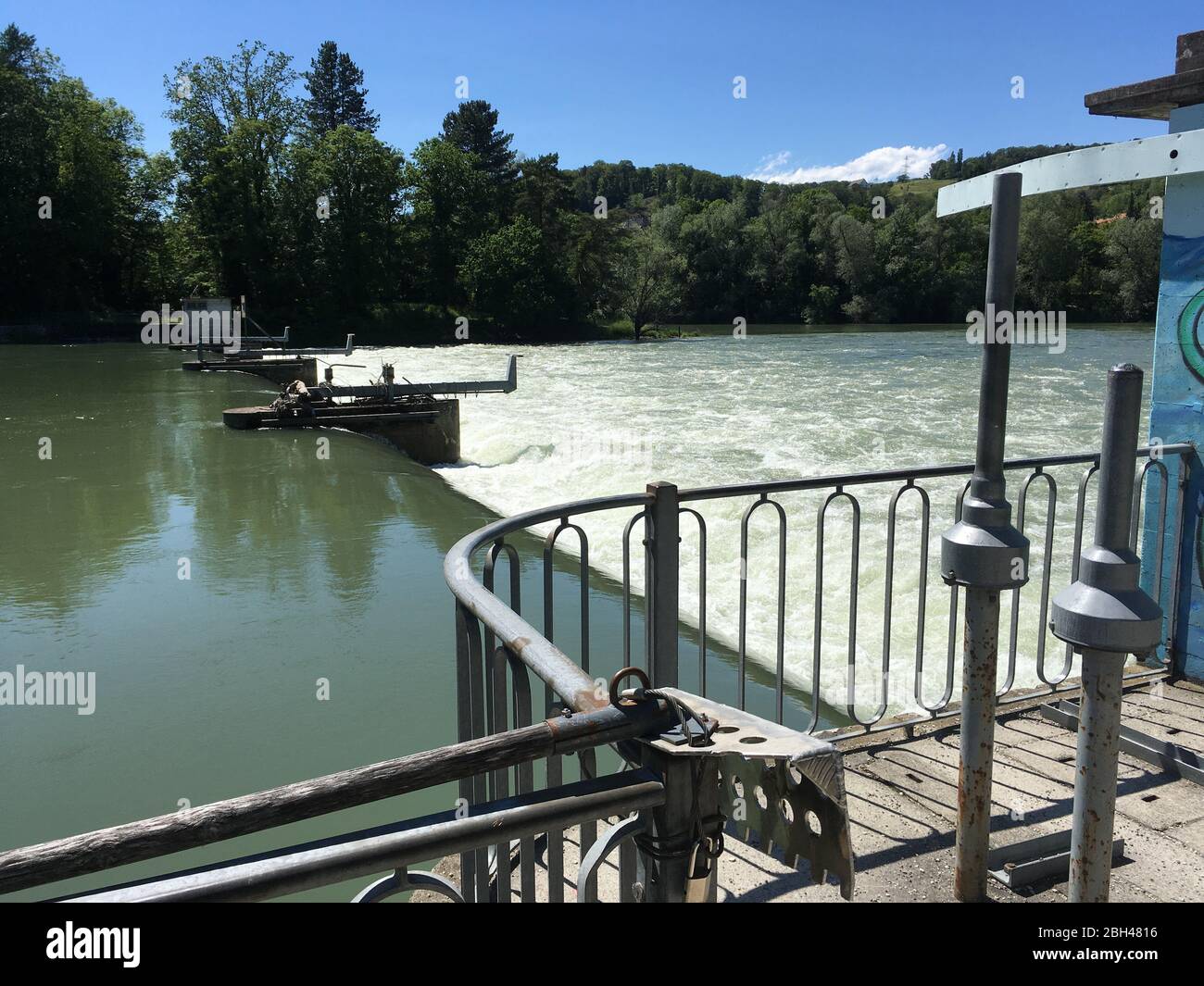 Overflow waterfall hi-res stock photography and images - Alamy