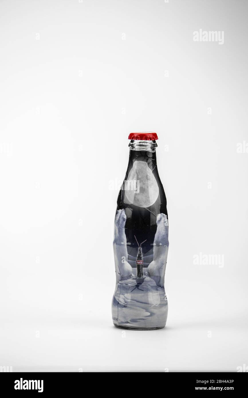 Classic coca cola bottle shape hi-res stock photography and images - Alamy