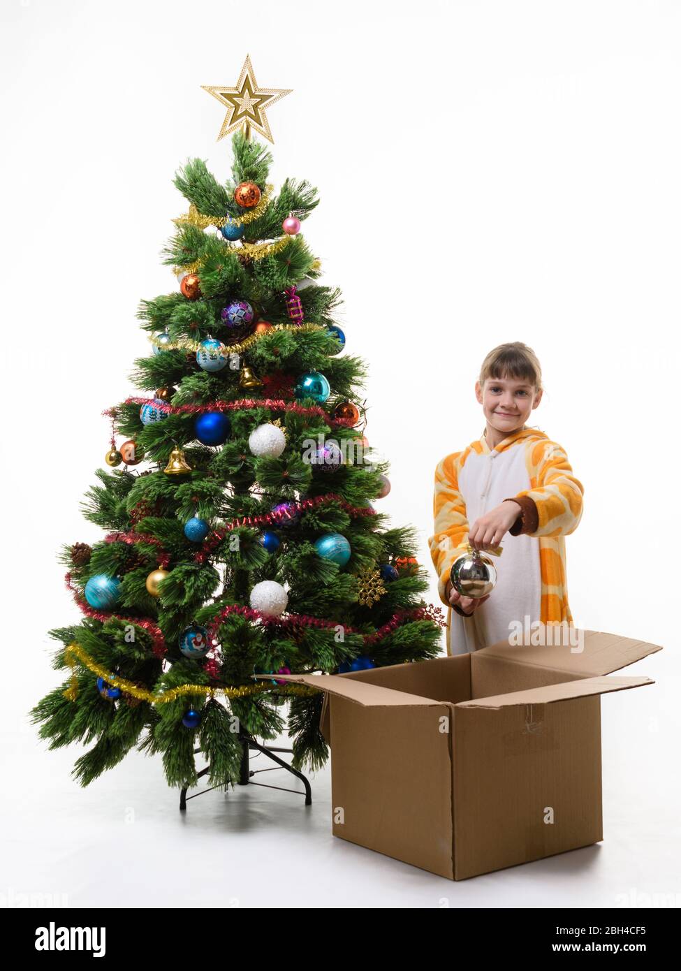 Kid puts in a box hi-res stock photography and images - Alamy