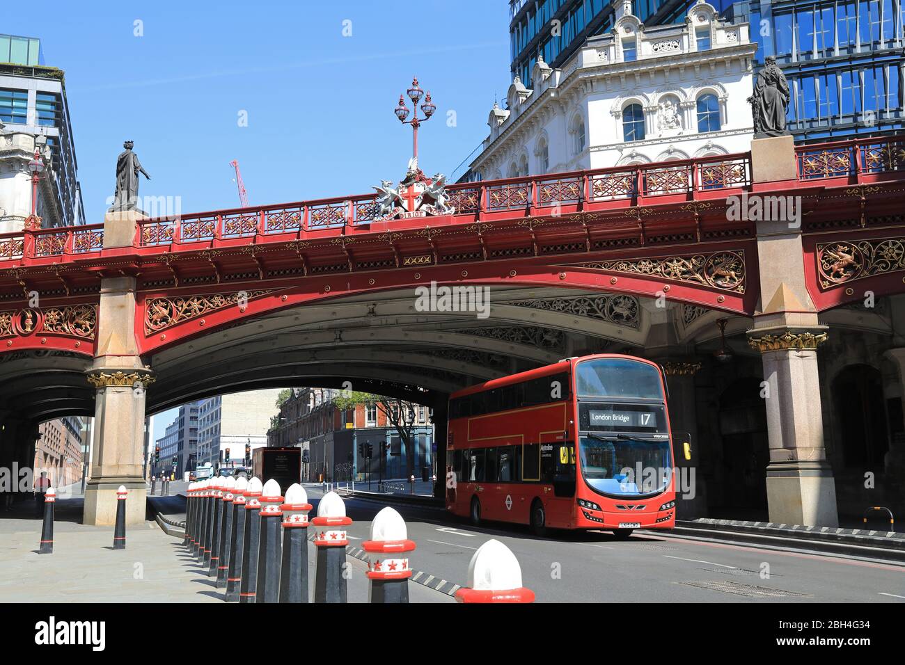Farringdon street holborn viaduct city hi-res stock photography and ...