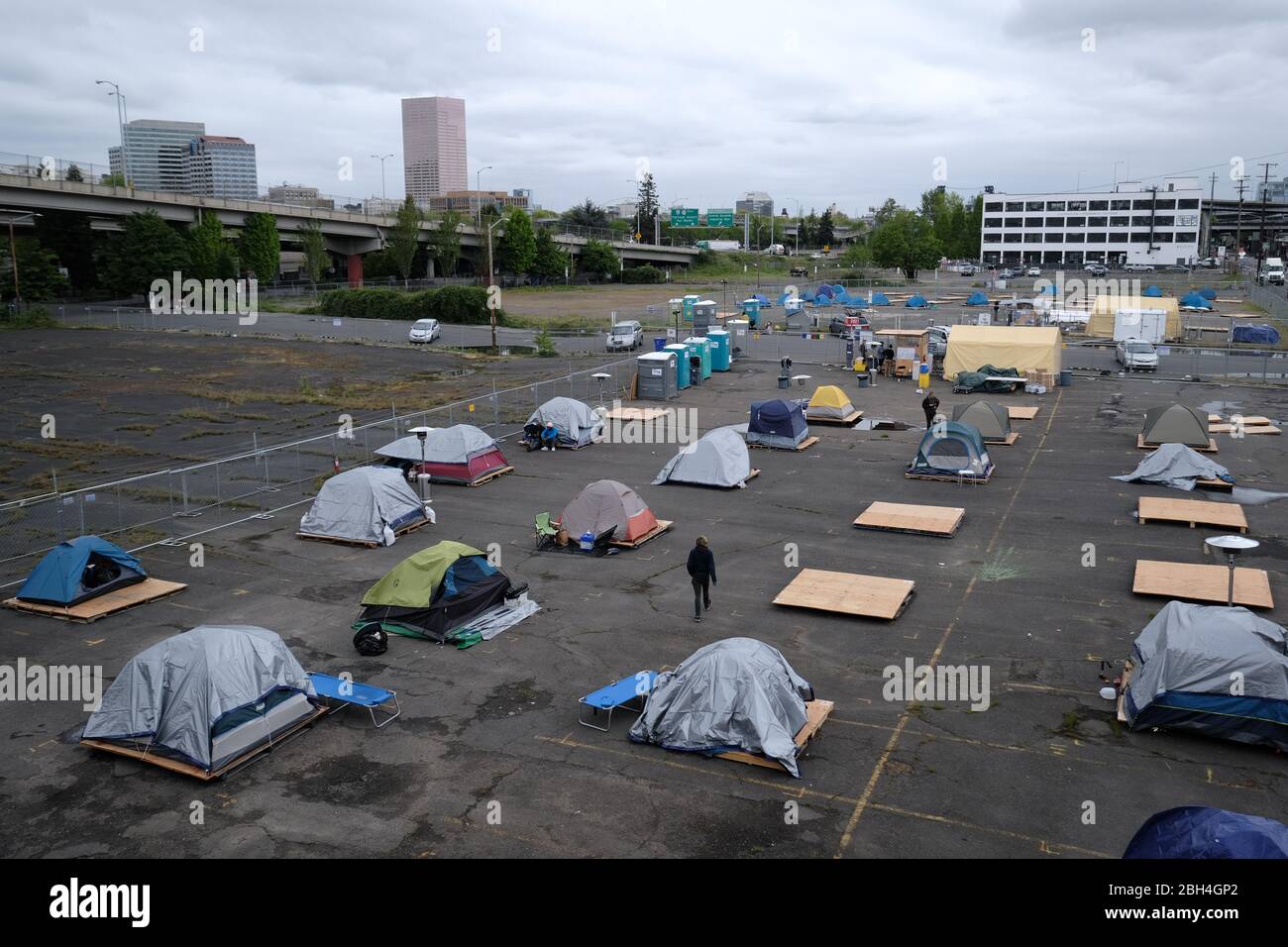 First aid tent site hi-res stock photography and images - Alamy
