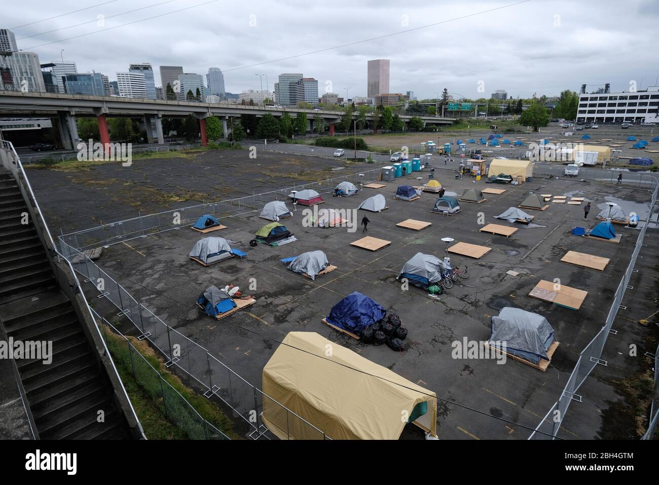 First aid tent site hi-res stock photography and images - Alamy