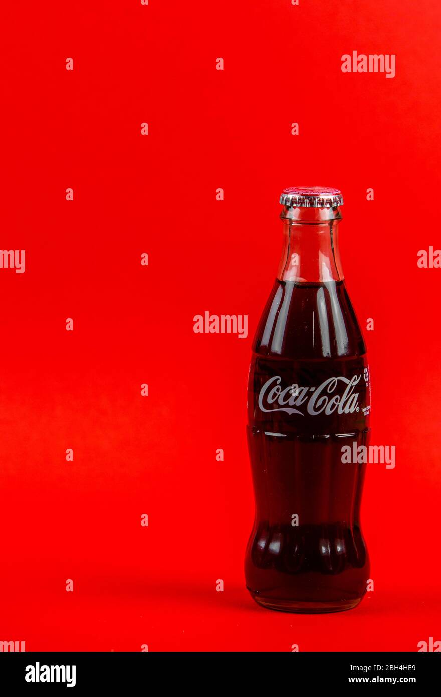 Classic coca cola bottle shape hi-res stock photography and images - Alamy