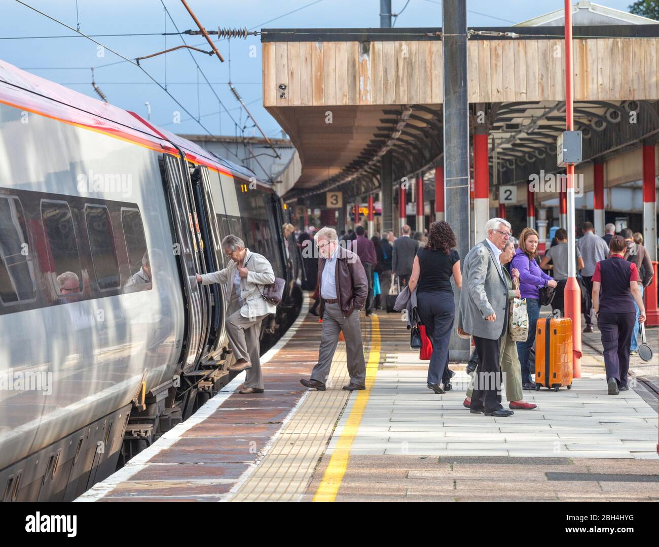 Rail passengers boarding and leaving a Virgin trains Pendolino train at ...