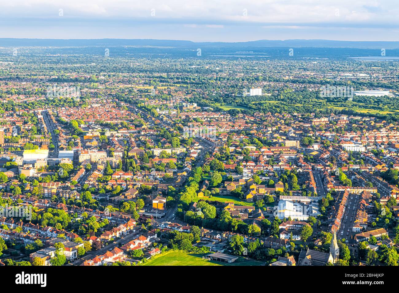London outskirts aerial hi-res stock photography and images - Alamy
