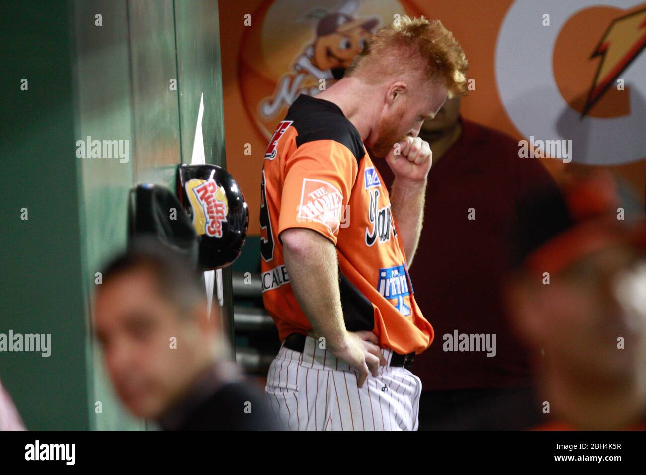 Barry Enright pitcher abridor por naranjeros hace un lamento al dejar ...