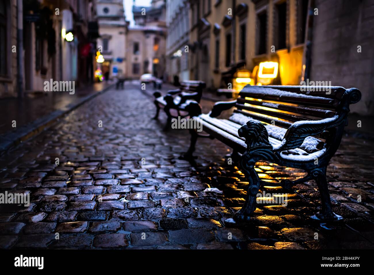 Empty bench at night hi-res stock photography and images - Alamy