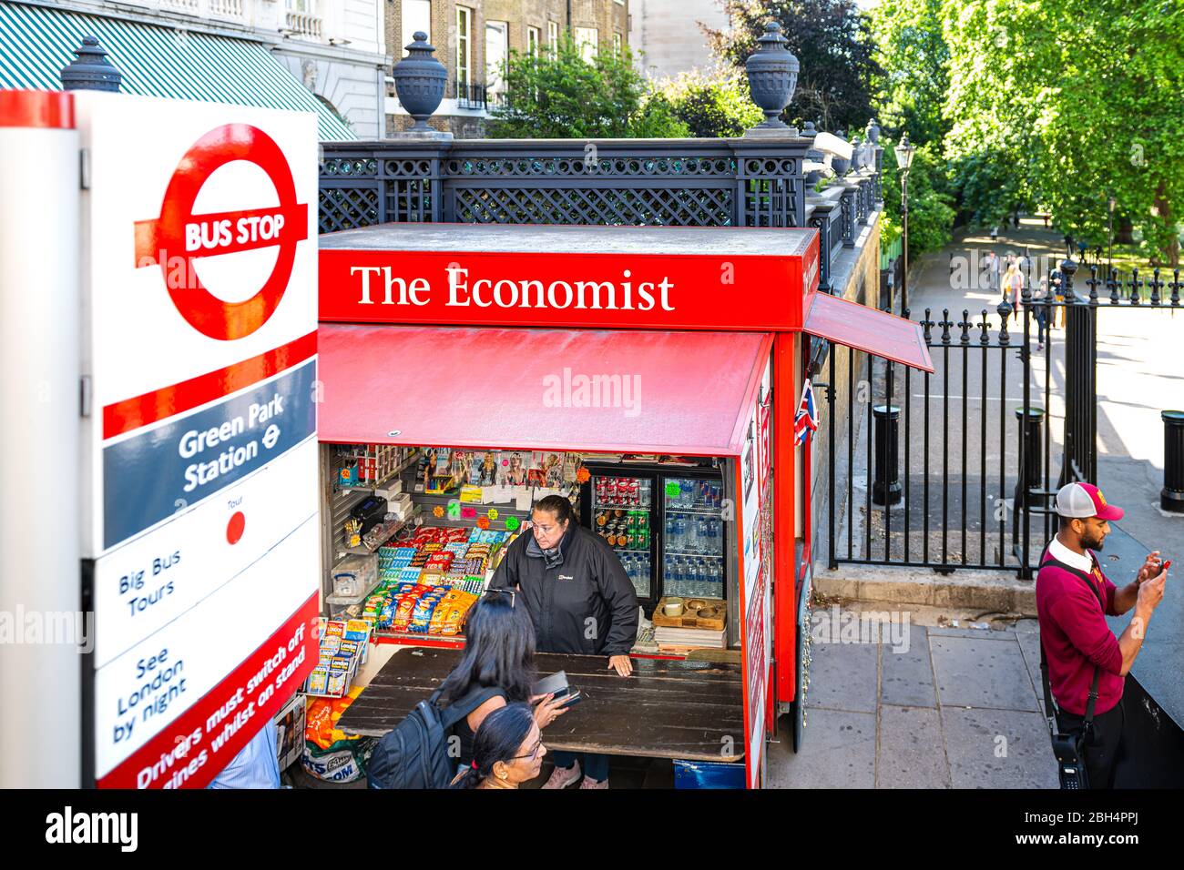 Newspaper stall uk hi-res stock photography and images - Alamy