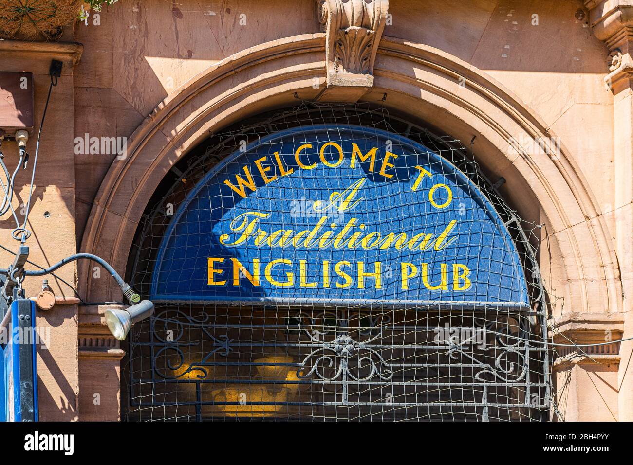 Tavern bar restaurant westminster hi-res stock photography and images ...