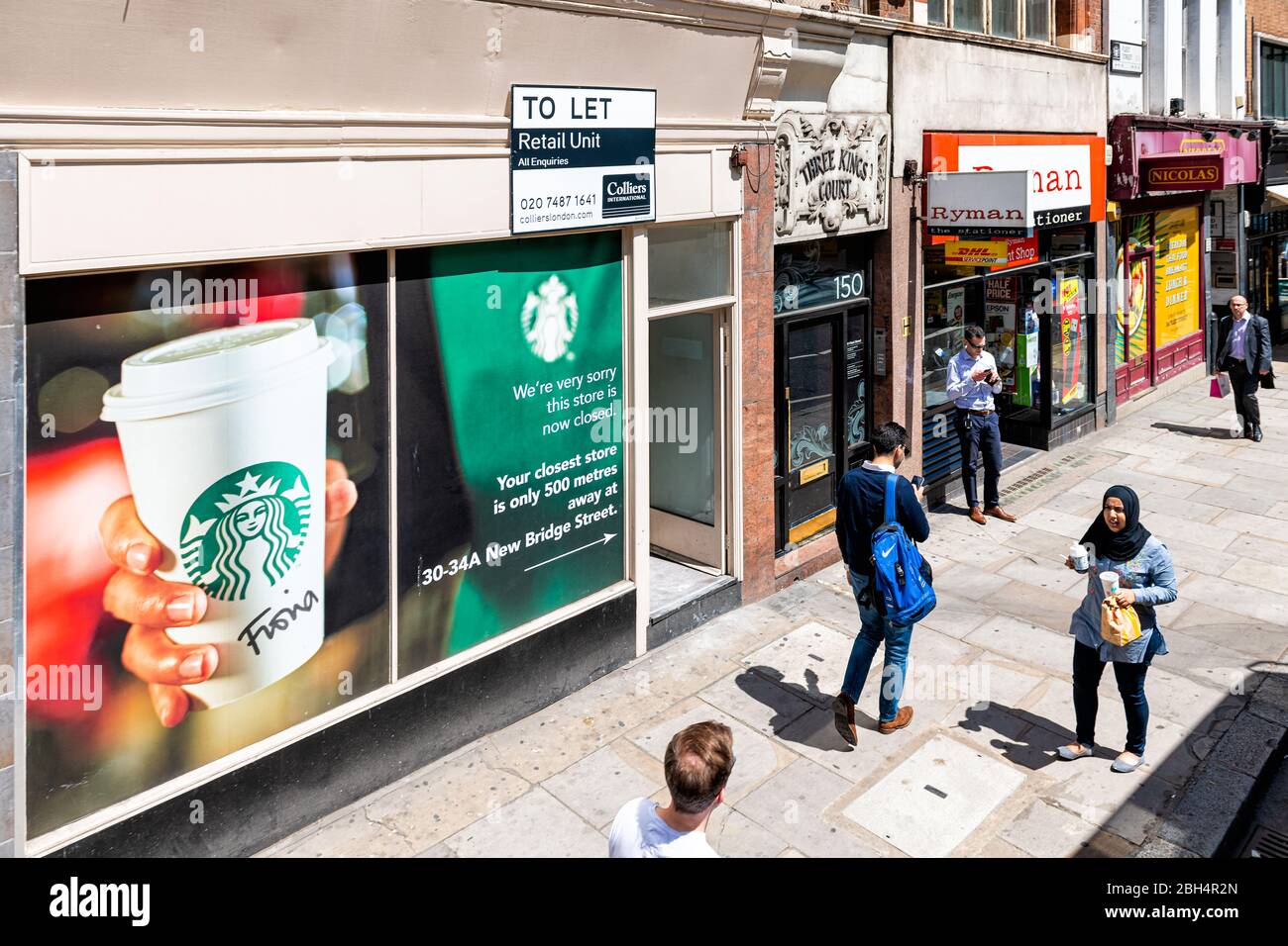 Starbucks logo on exterior building hi-res stock photography and images ...