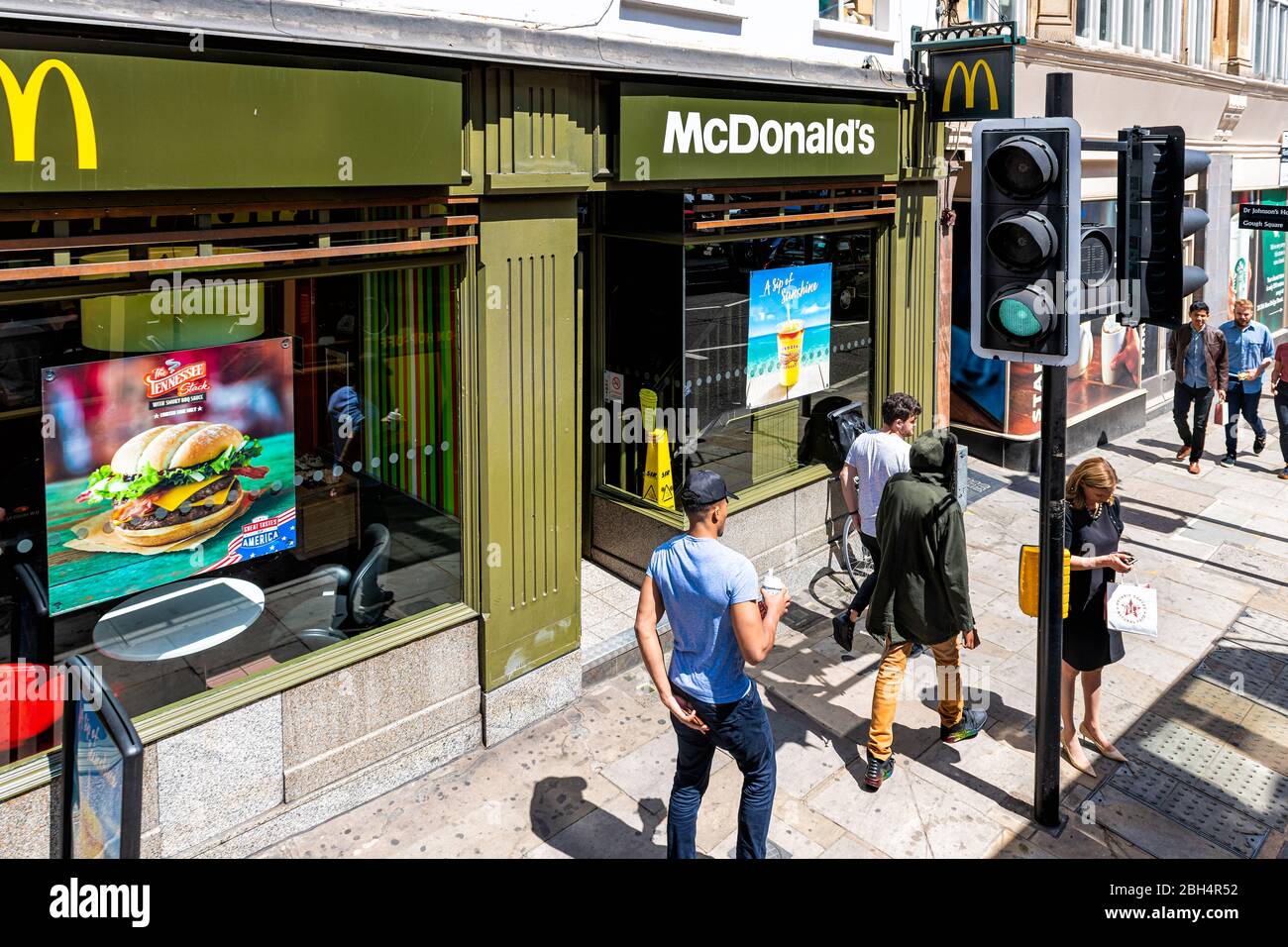 Mcdonalds exterior britain hi-res stock photography and images - Alamy