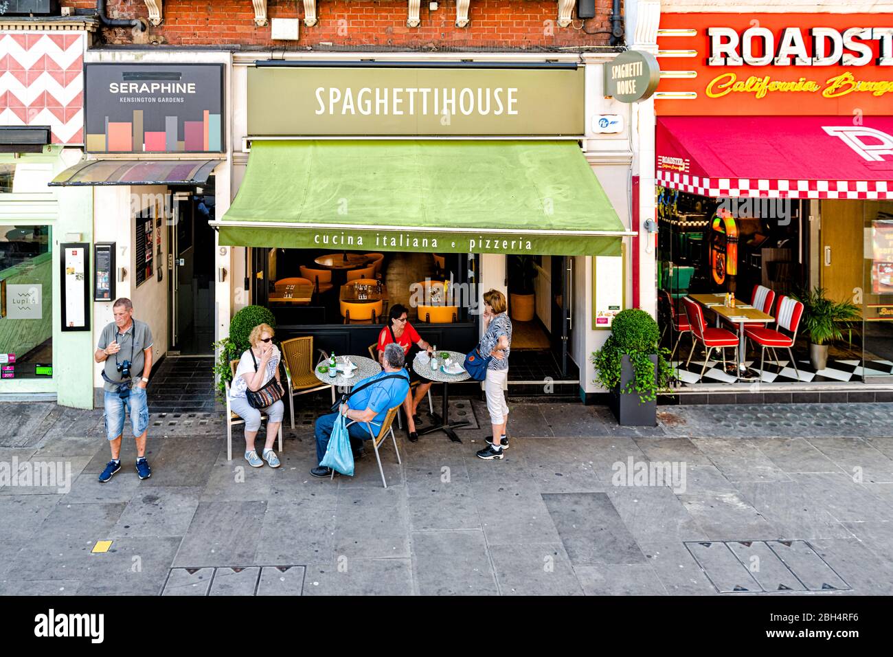 London, UK - June 22, 2018: Neighborhood district of Kensington high ...