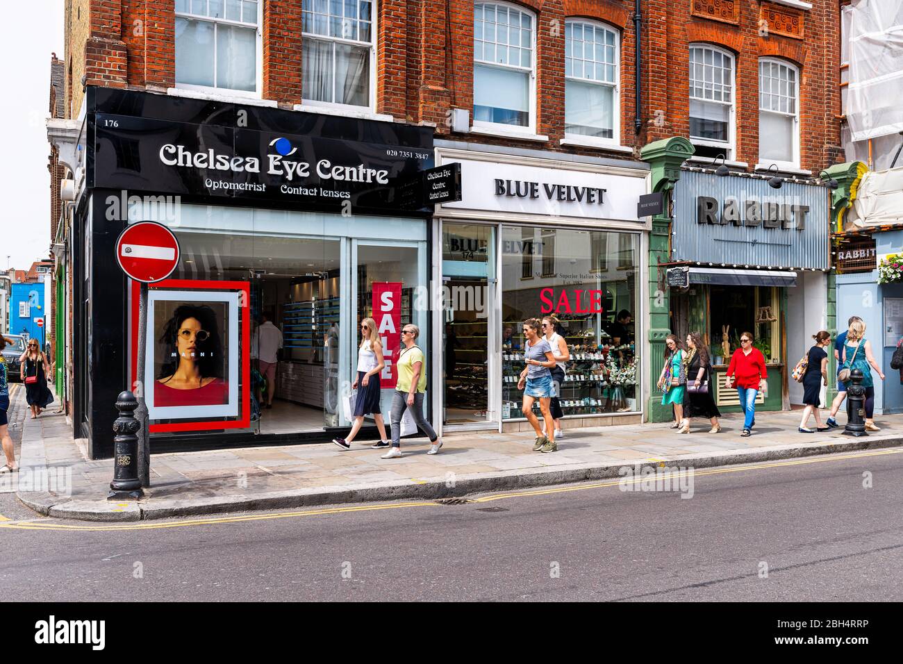 Shopping On High Street Kensington High Resolution Stock Photography ...