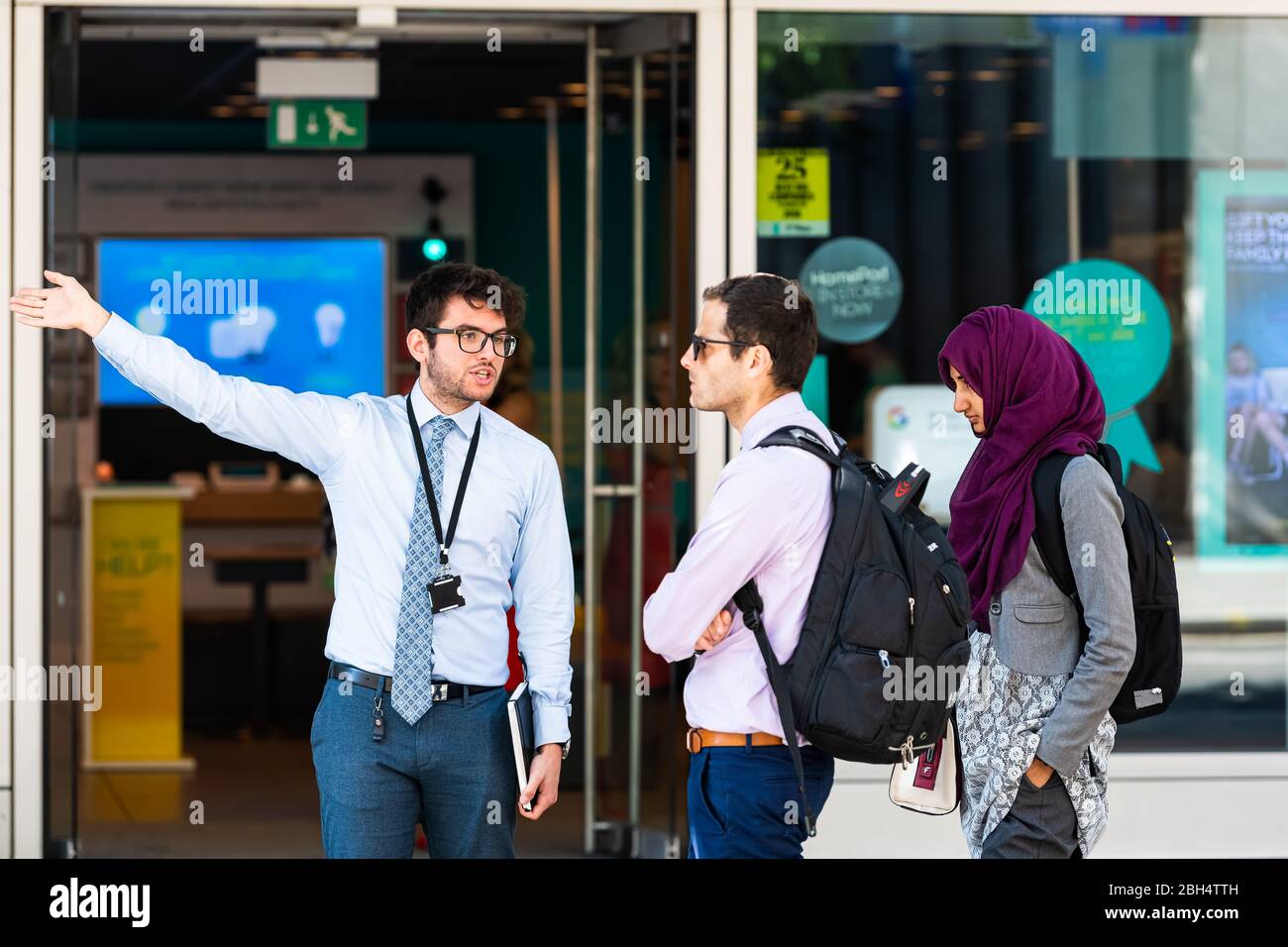 Muslim woman and british woman talking hi-res stock photography and ...