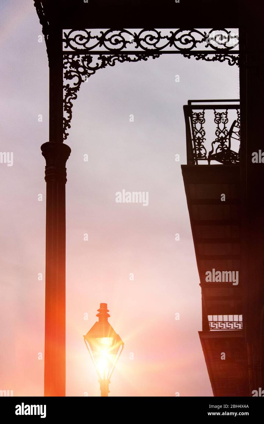 Sunlight behind street light Stock Photo - Alamy