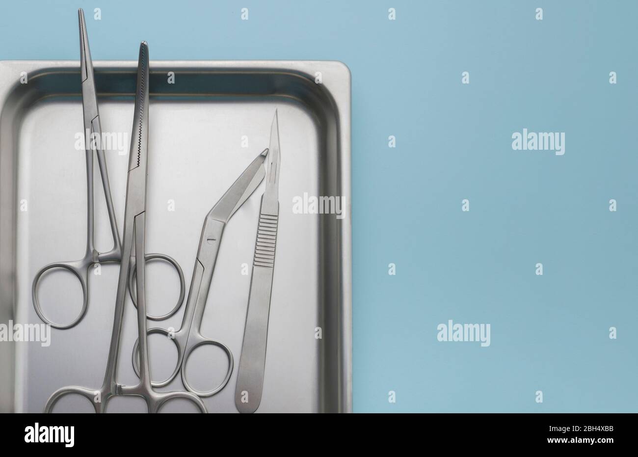 Scalpel tray hi-res stock photography and images - Alamy