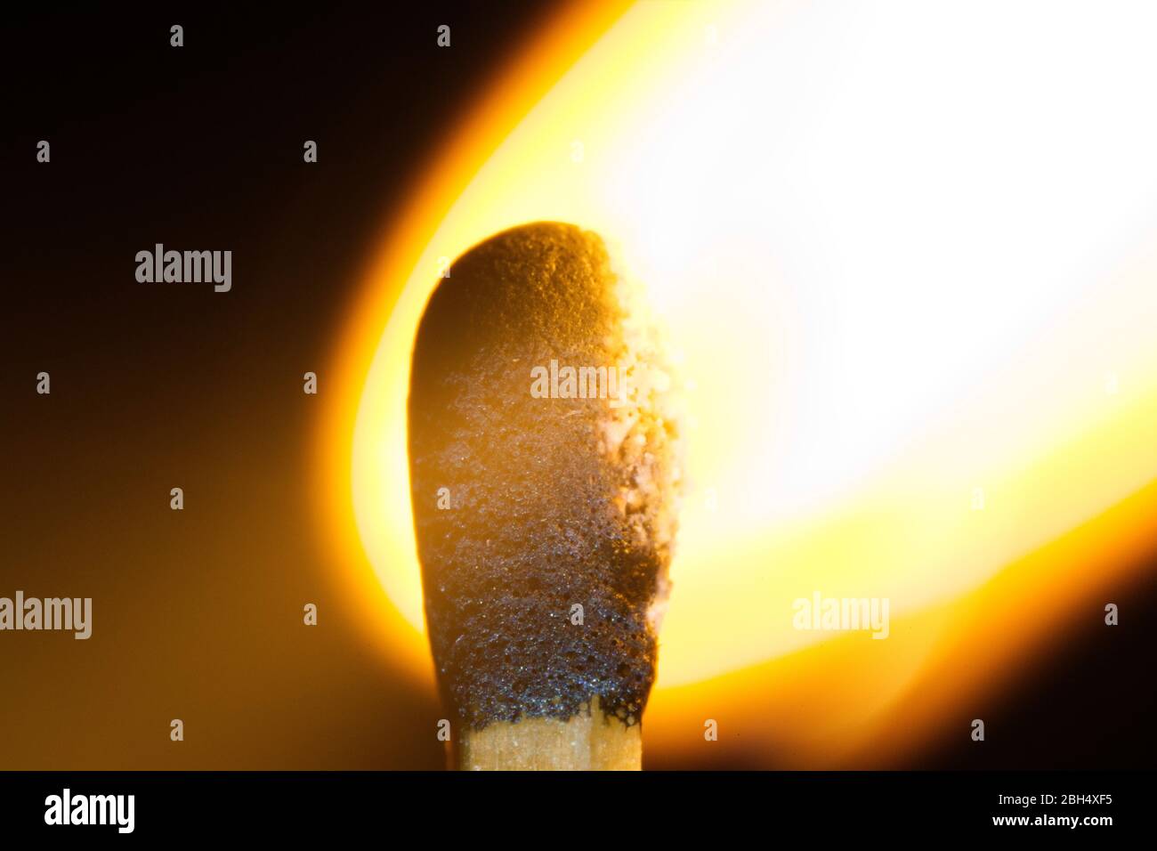 Phosphorus burning hi-res stock photography and images - Alamy