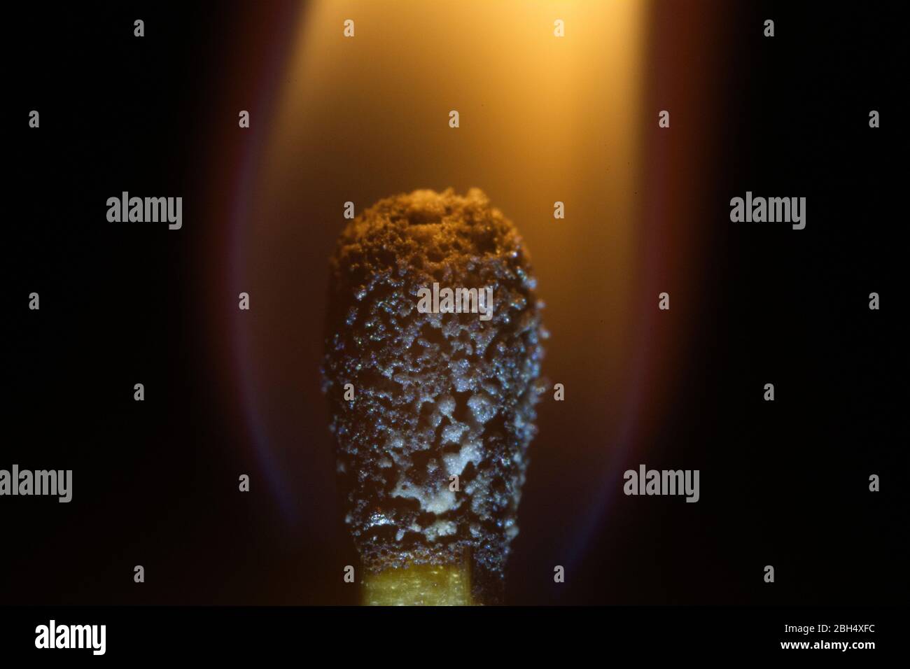 Phosphorus burning hi-res stock photography and images - Alamy