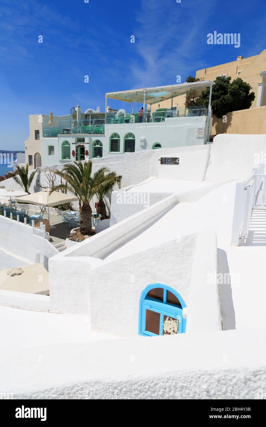 Santorini cliffside restaurant hi-res stock photography and images - Alamy