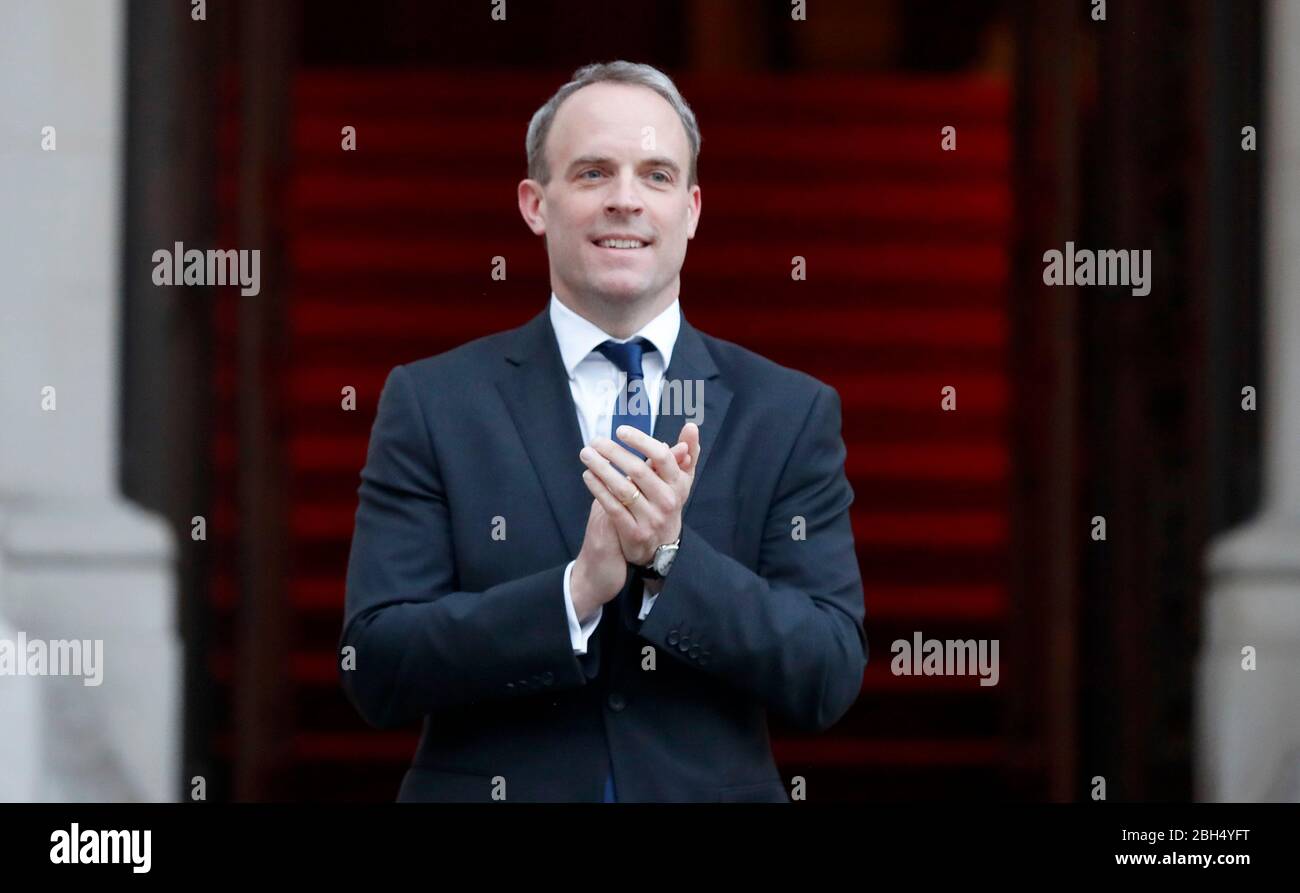 Nhs clapping 2020 hi-res stock photography and images - Alamy