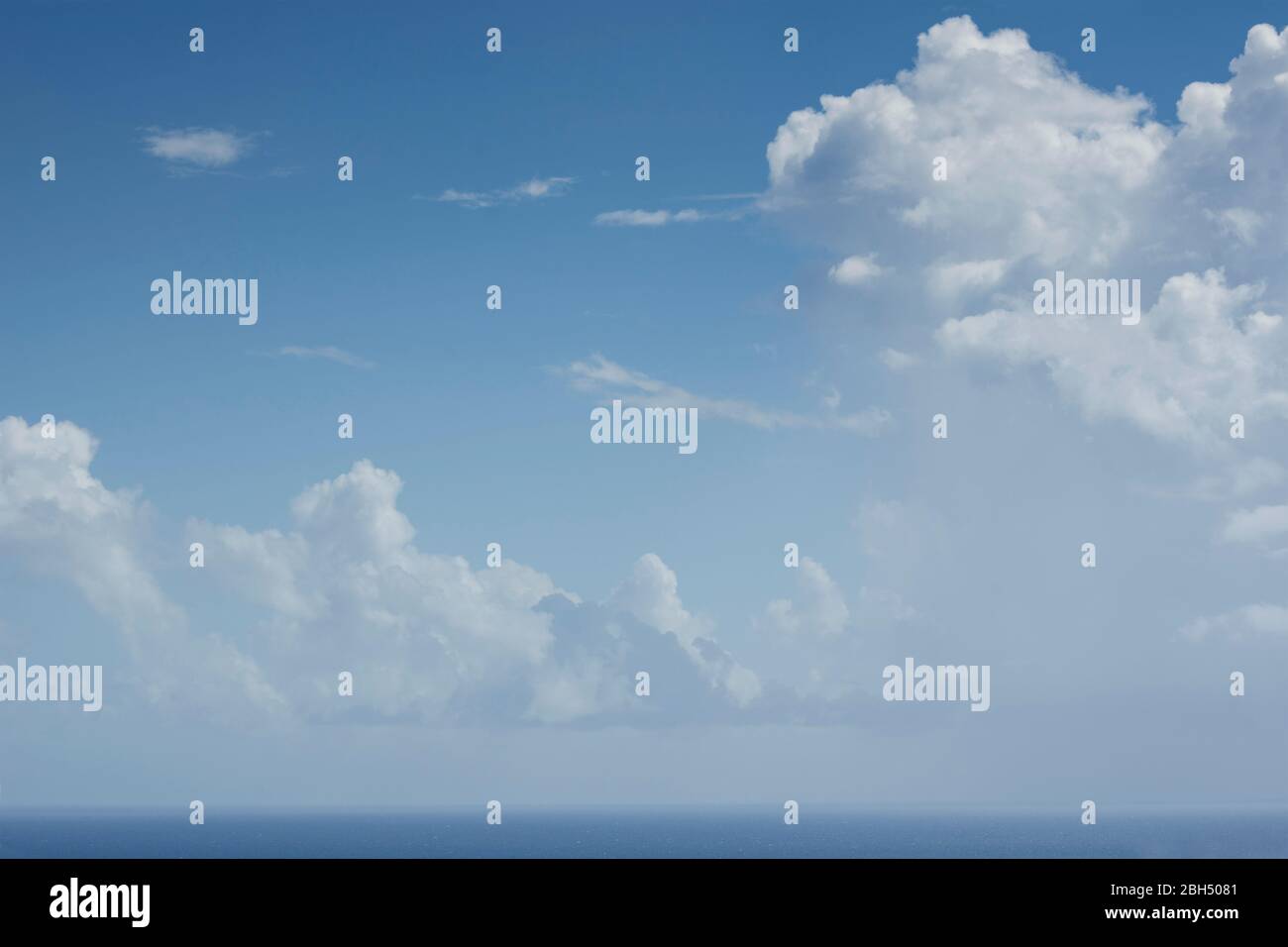 Cloud and the sea hi-res stock photography and images - Alamy