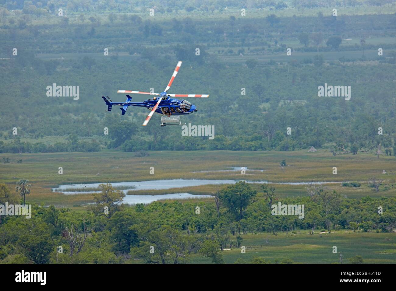 Helicopters flying africa hi-res stock photography and images - Alamy