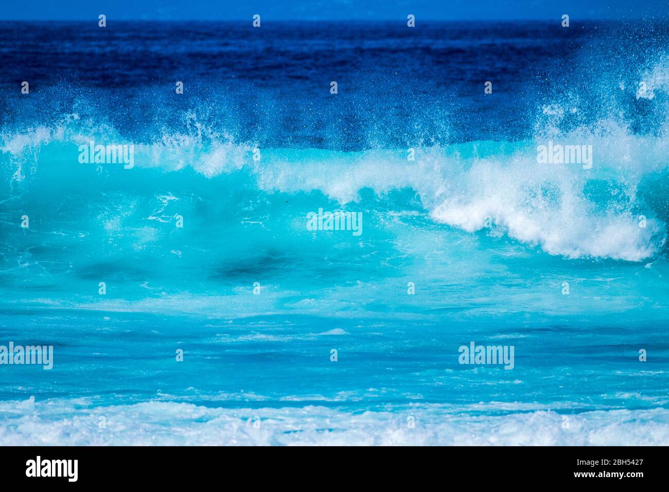 Selective focus on waves sea hi-res stock photography and images - Alamy