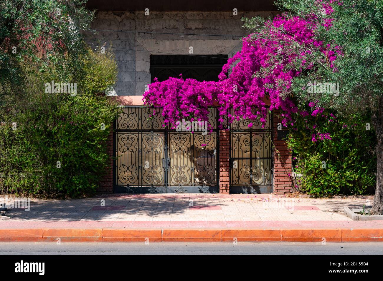 Marrakesh gate entrance architecture hi-res stock photography and ...