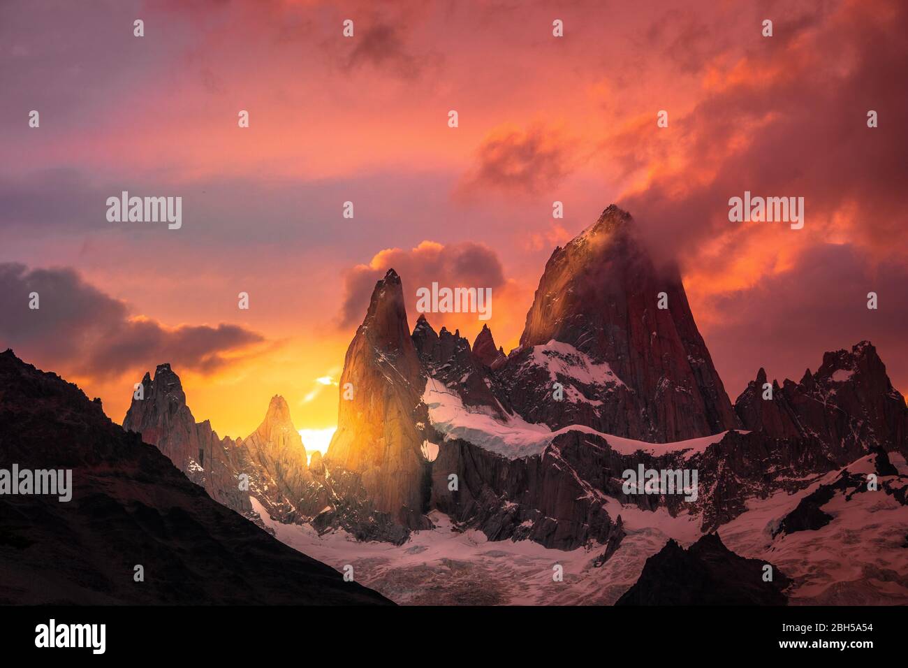 Mount fitz roy view hi-res stock photography and images - Alamy