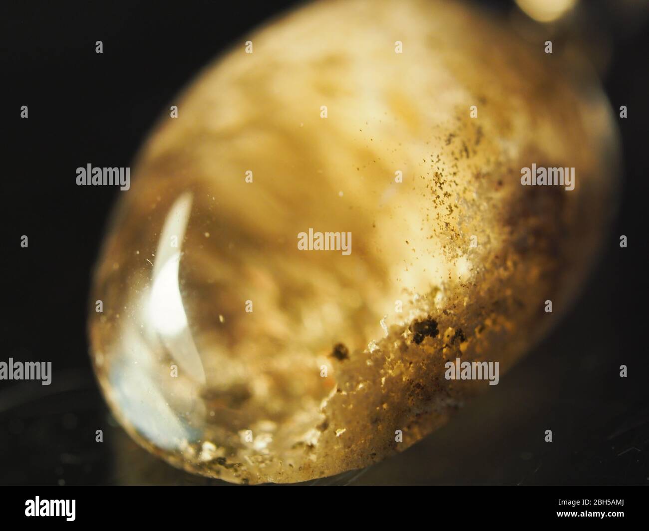 Golden quartz hi-res stock photography and images - Alamy