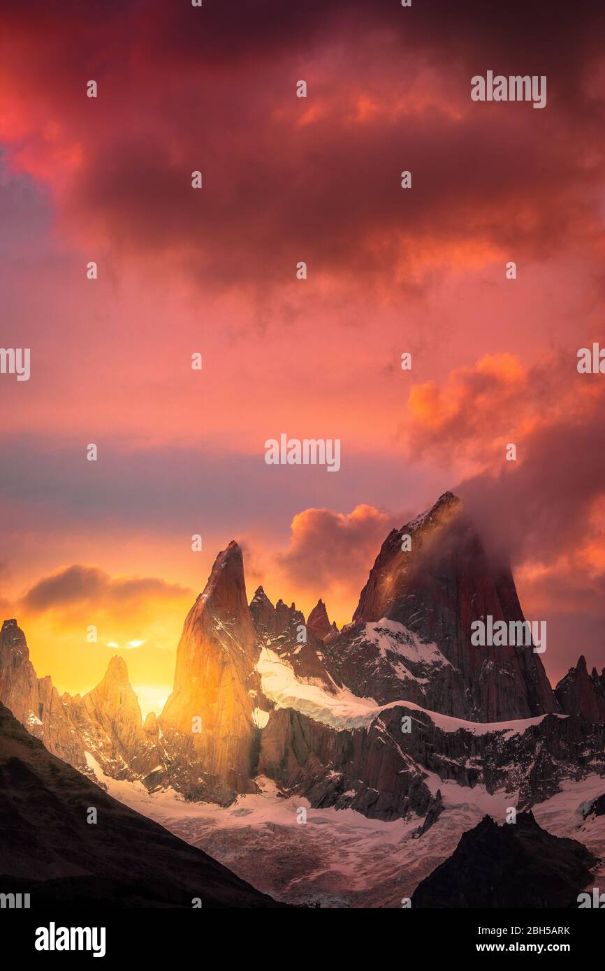 Mount fitz roy hi-res stock photography and images - Alamy