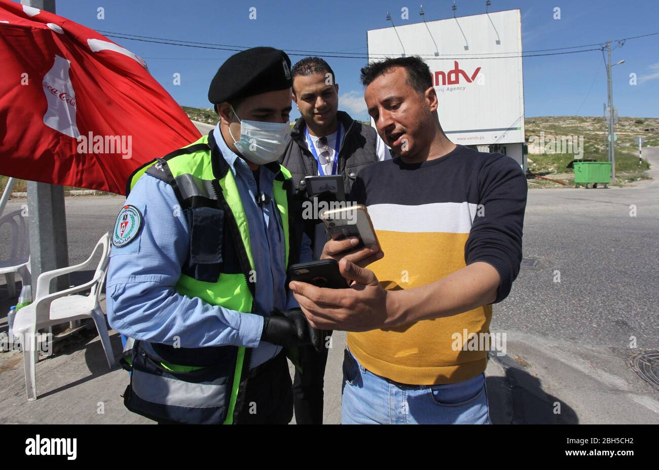 Who helps to move hi-res stock photography and images - Alamy