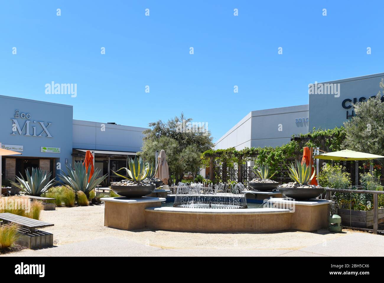 COSTA MESA, CALIFORNIA - 23 APRIL 2020: The OC Mix at the South Coast ...