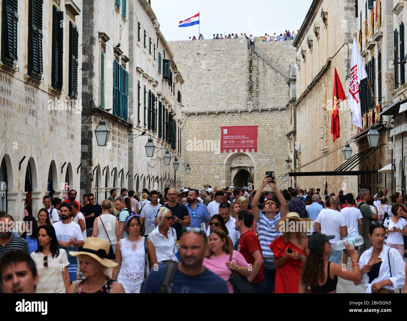 Dubrovnik overcrowded hi-res stock photography and images - Alamy
