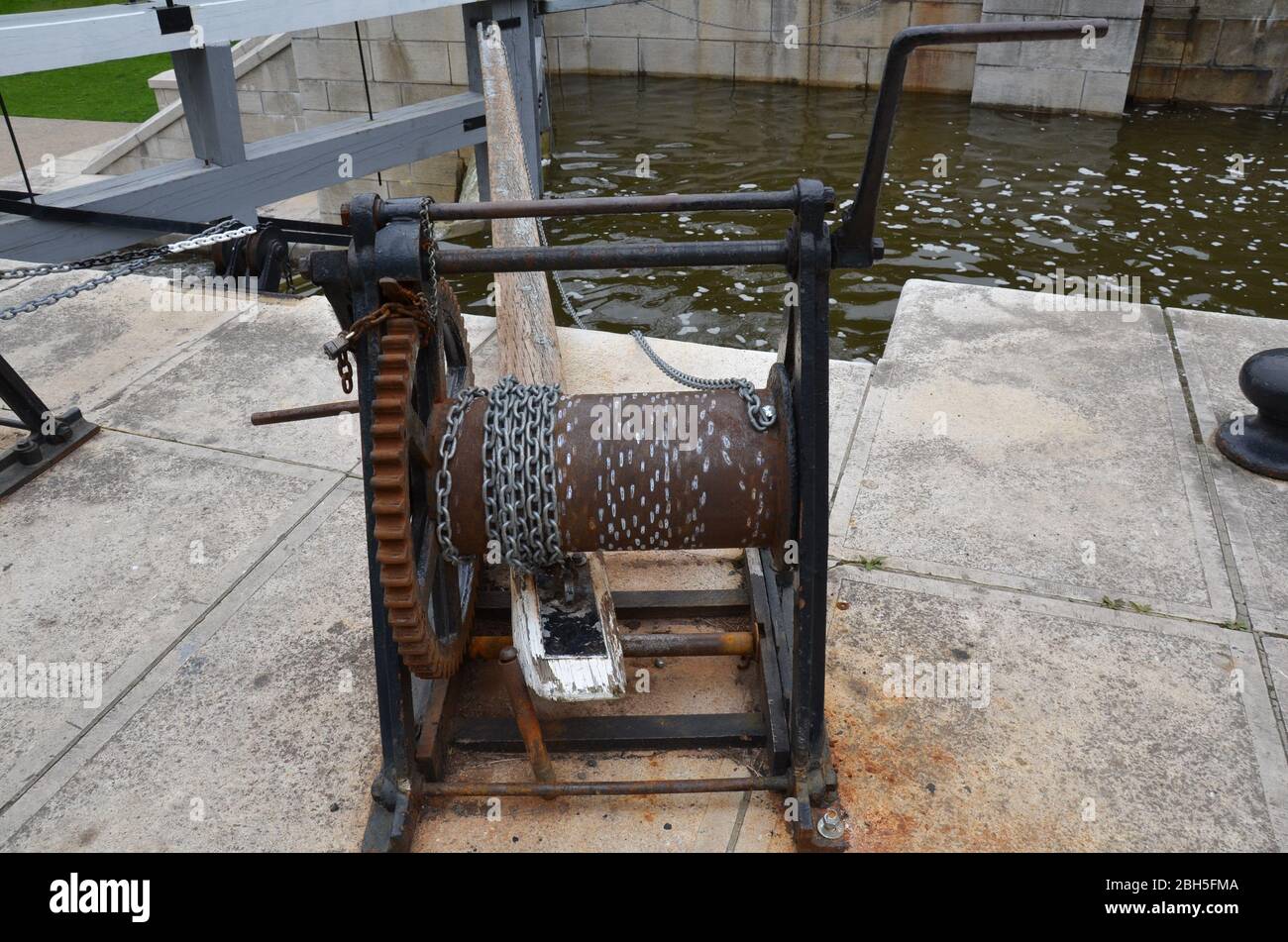 metal chain on hand crank reel or spool and water Stock Photo - Alamy