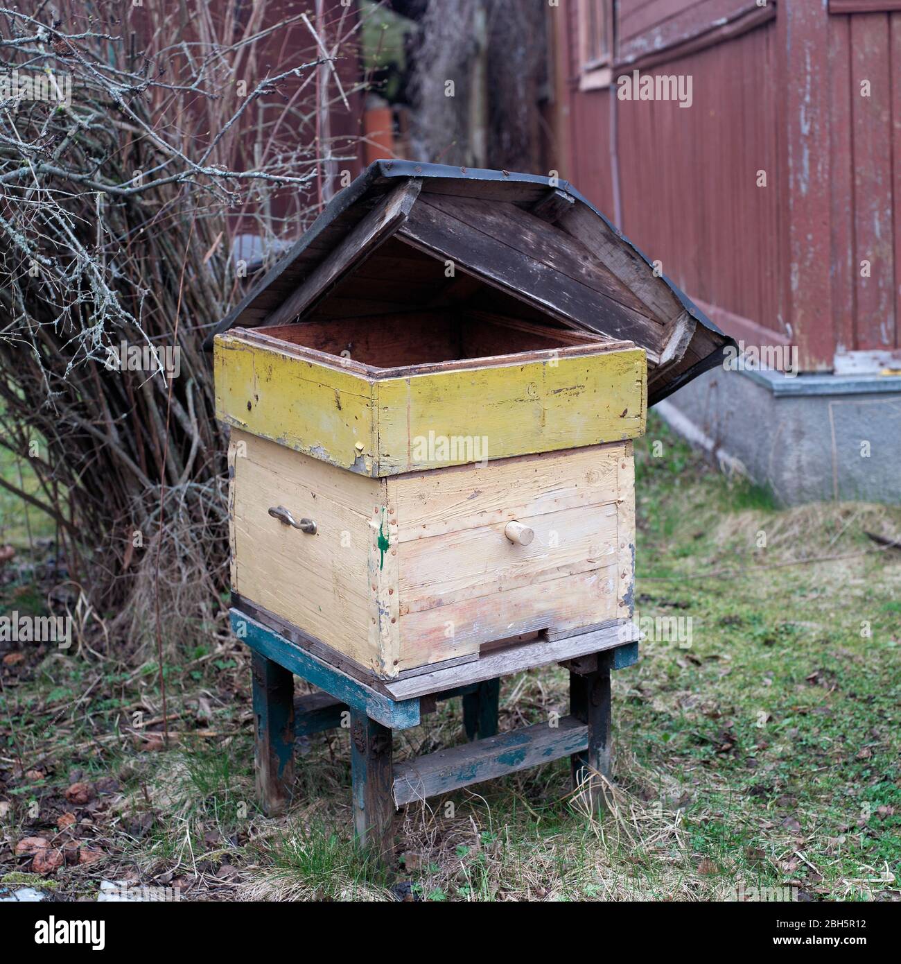 Abandoned hive hi-res stock photography and images - Alamy