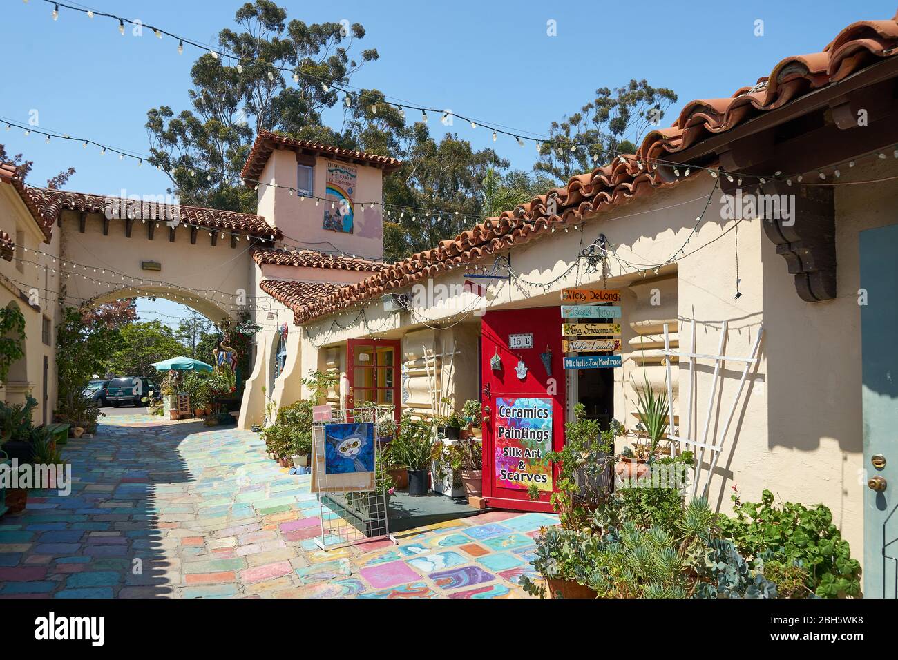 Spanish style architecture hi-res stock photography and images - Alamy