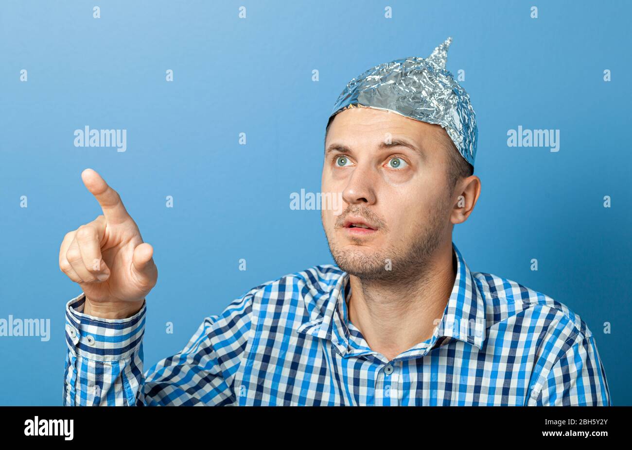 Mind reading helmet hi-res stock photography and images - Alamy