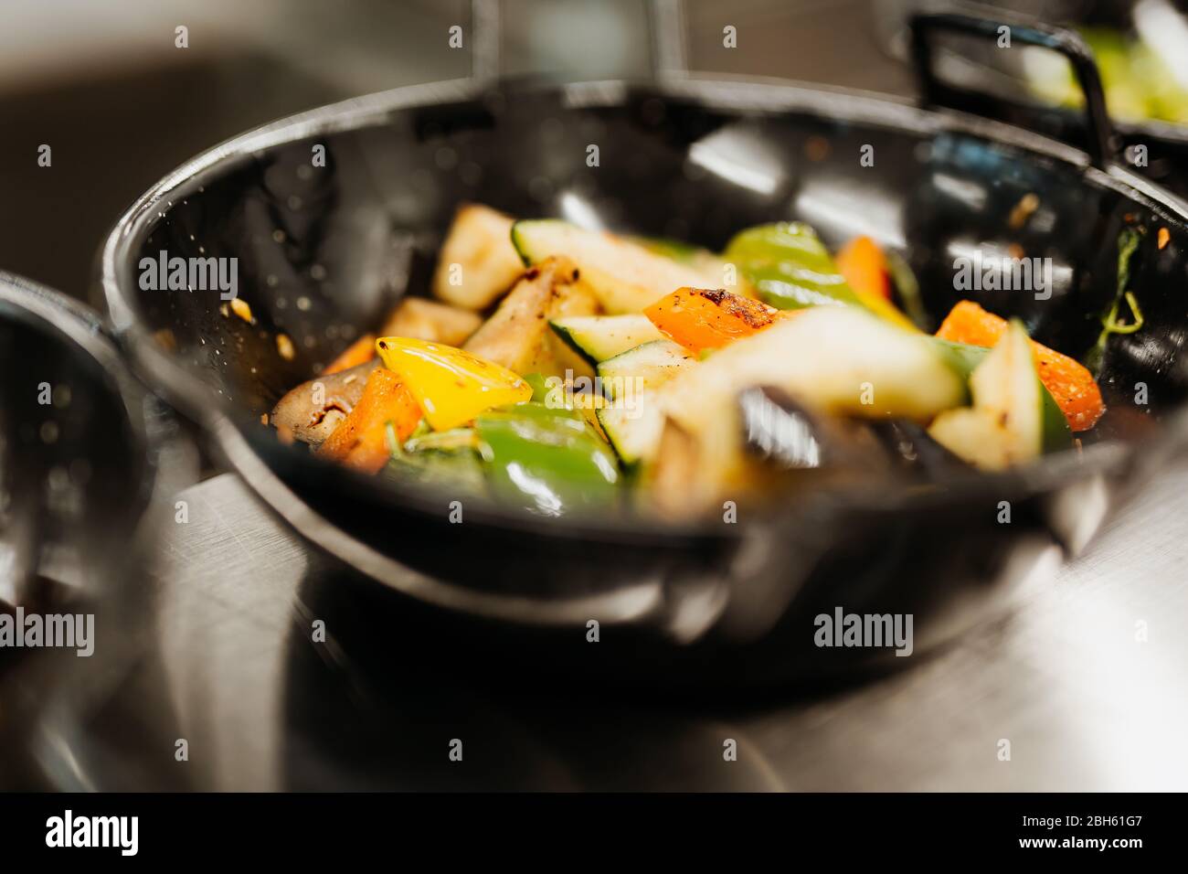 Cooking vegetables in kitchen pan hi-res stock photography and images ...